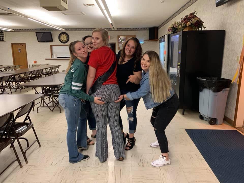 A few envious girls | Scrolller