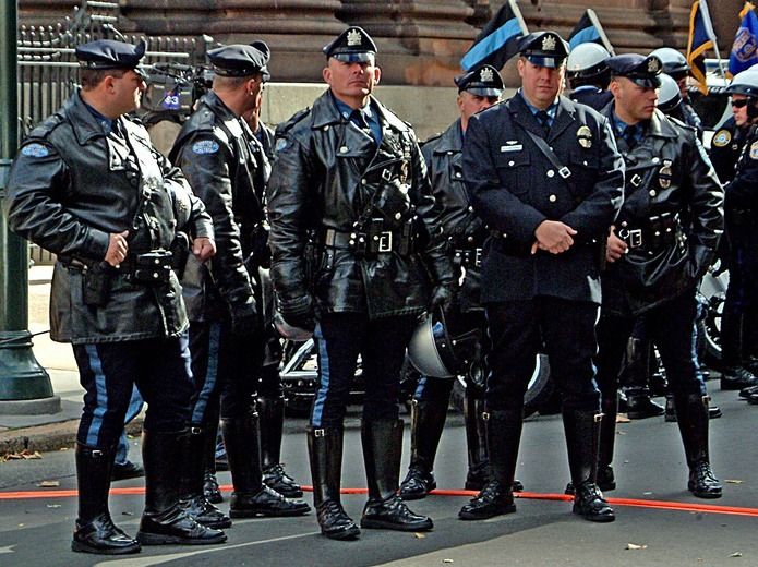 A gathering of cops | Scrolller