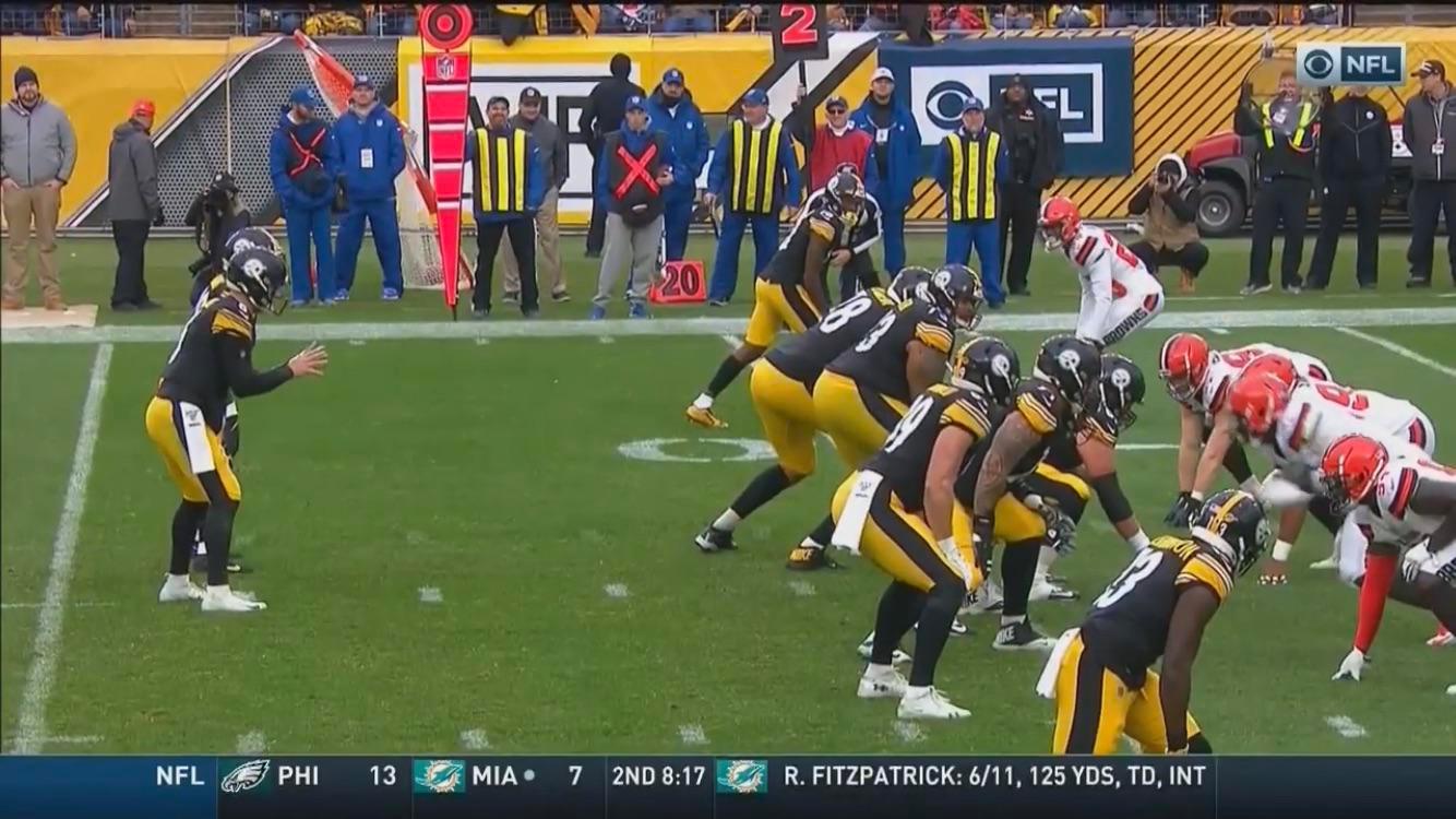 A GIF of Ducks motion that drew the false start penalty | Scrolller