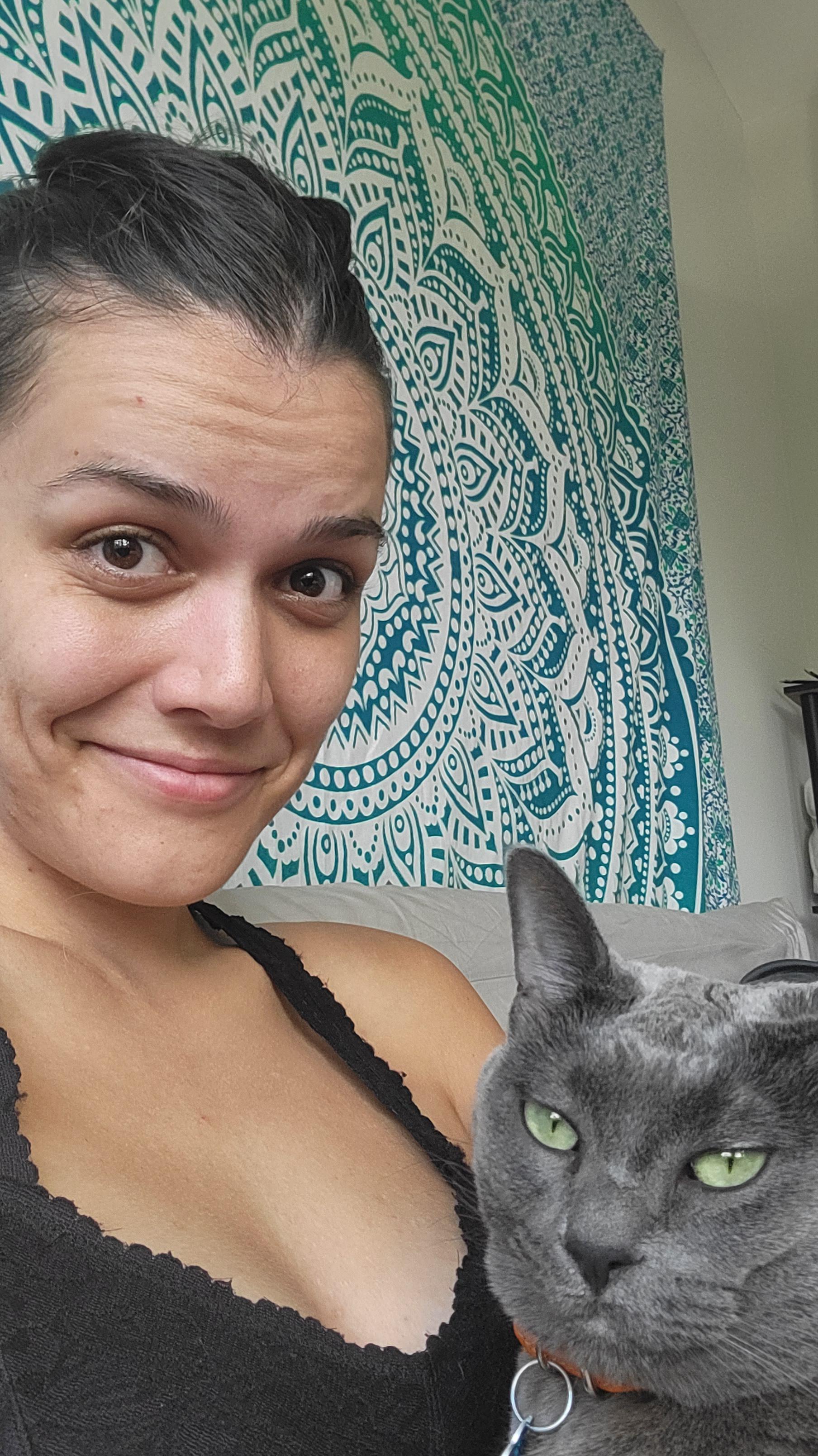 A girl and her needy cat (27f) | Scrolller