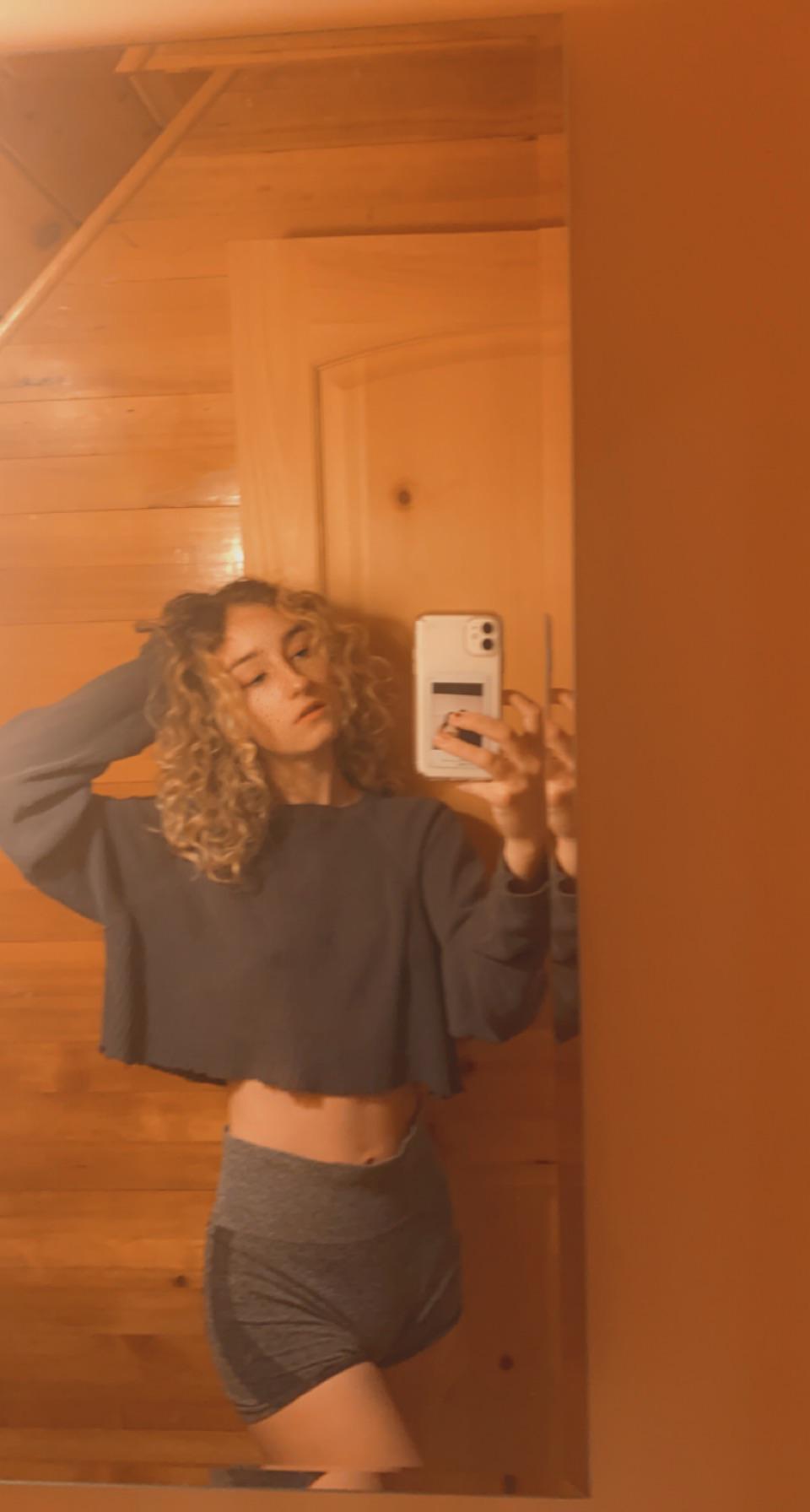 A lil no-makeup selfie! (F19) | Scrolller