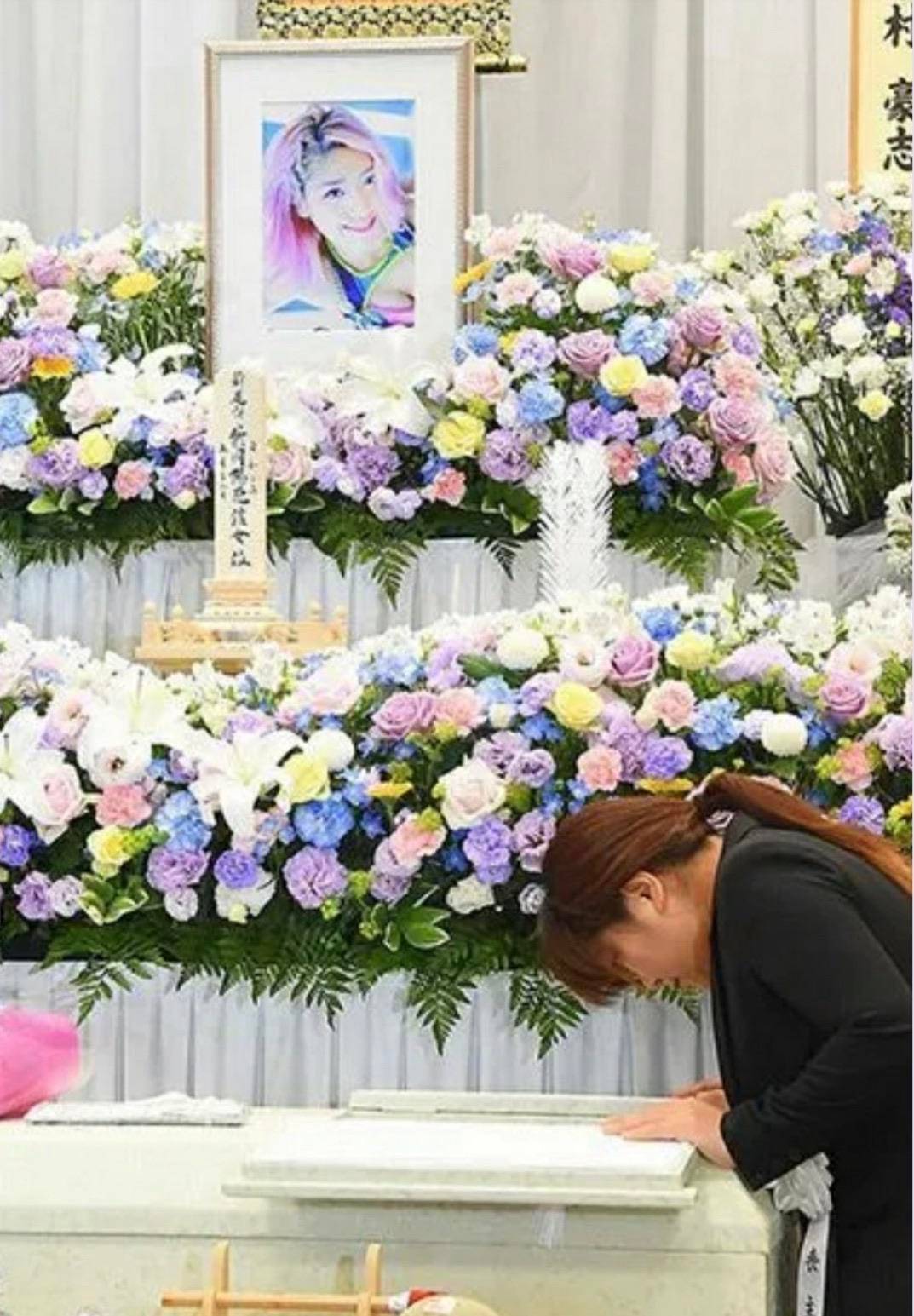 A mother’s farewell | Scrolller