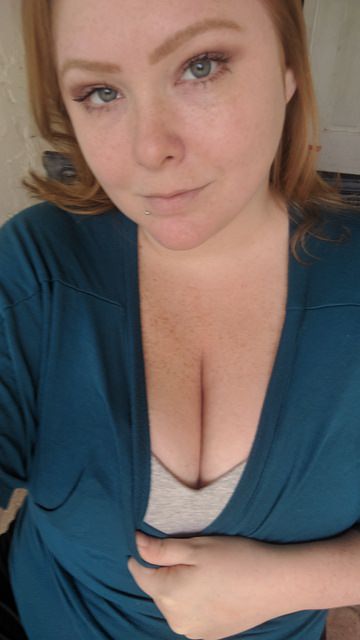 A peek at the curves~ | Scrolller