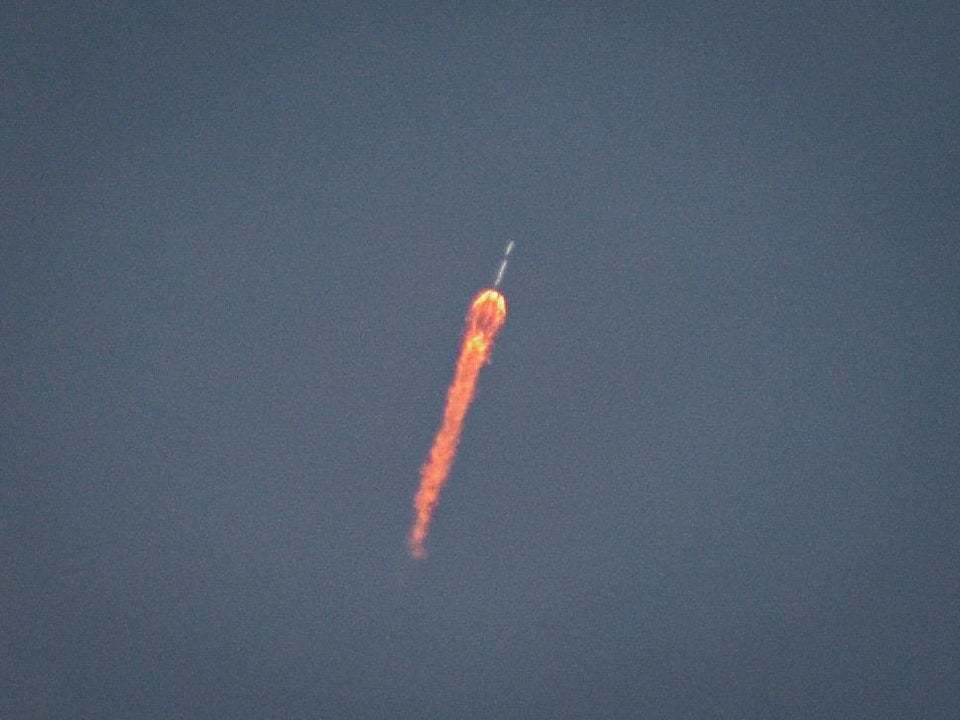 A photo snapped of the SpaceX Crew Dragon launch from 20mi away | Scrolller