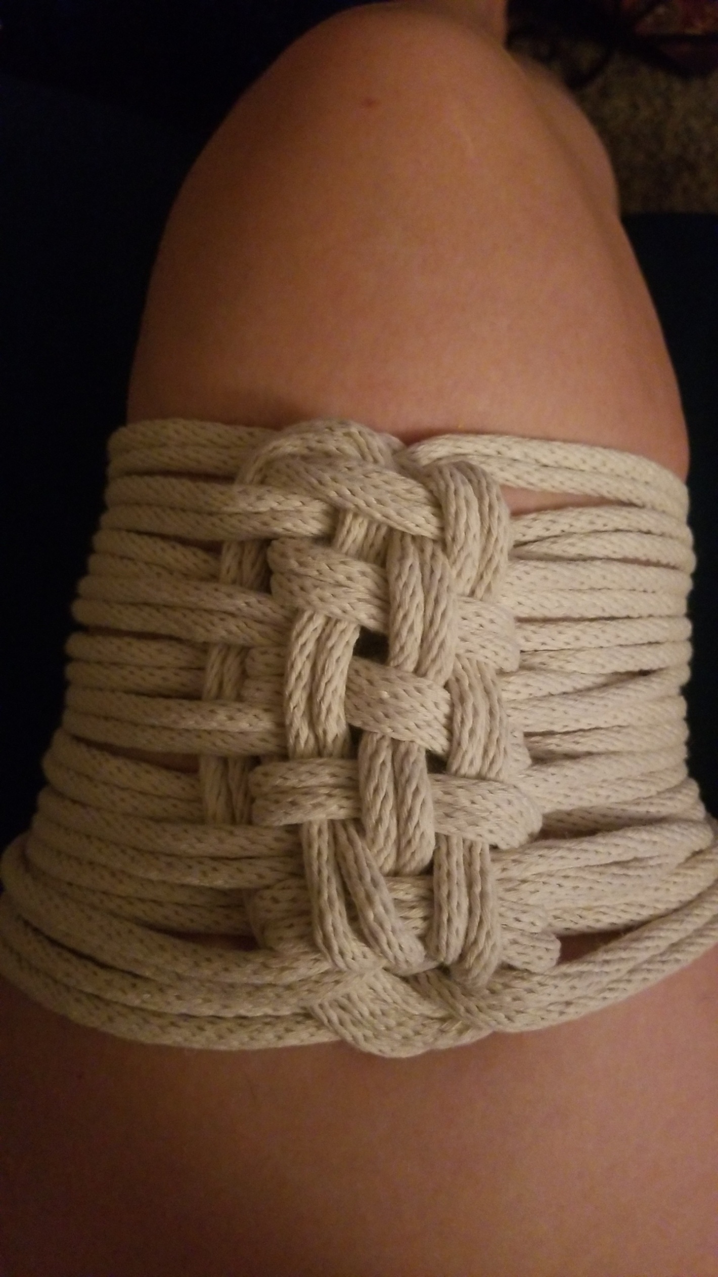 A Pretty Shibari Tie 🥰 Scrolller