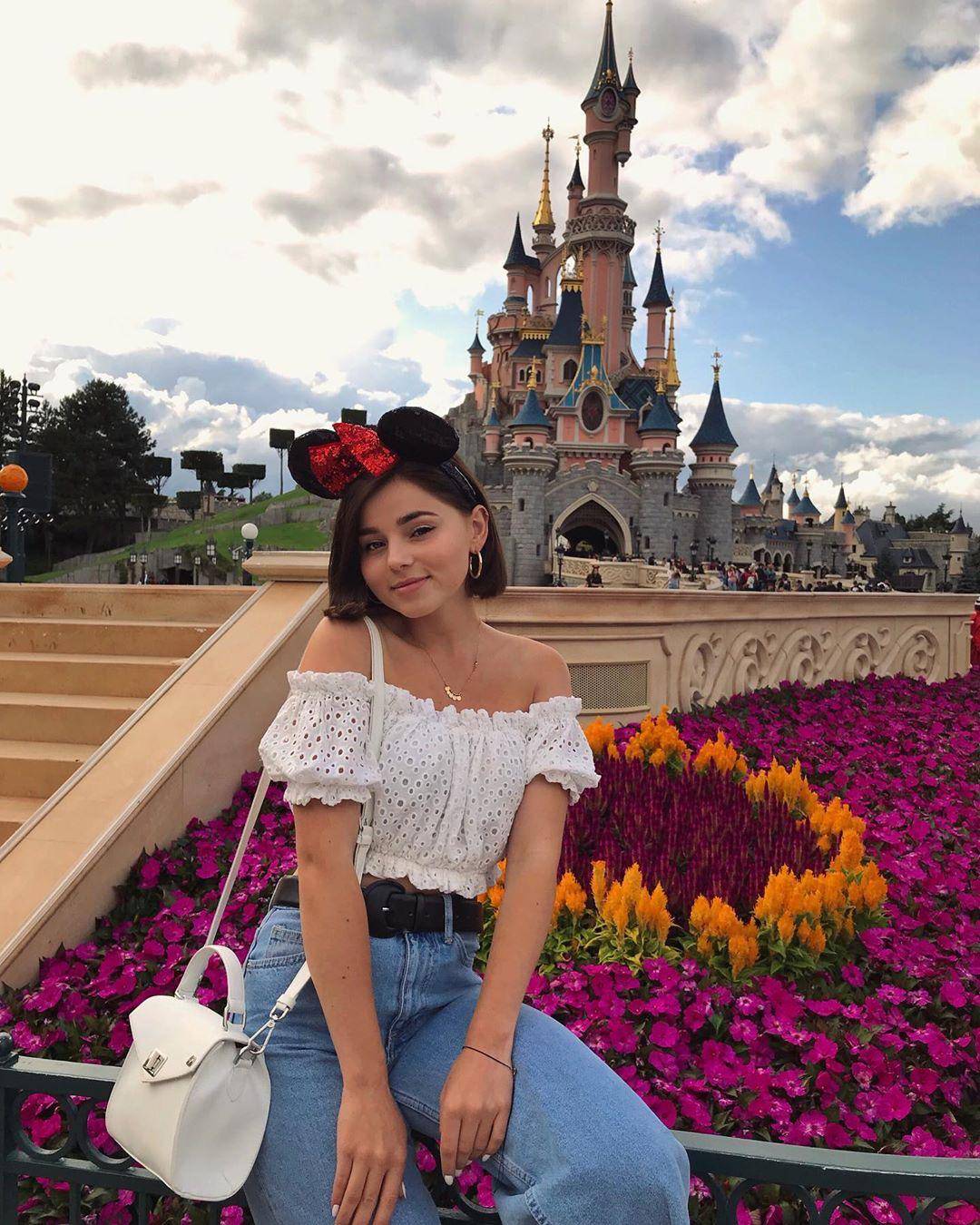 A Princess and her castle | Scrolller