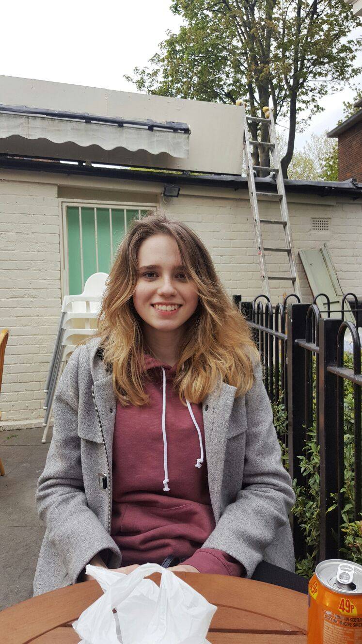 A quick picture at lunch | Scrolller