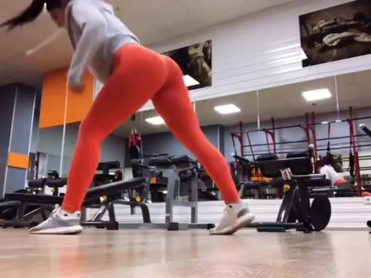 A serious split | Scrolller