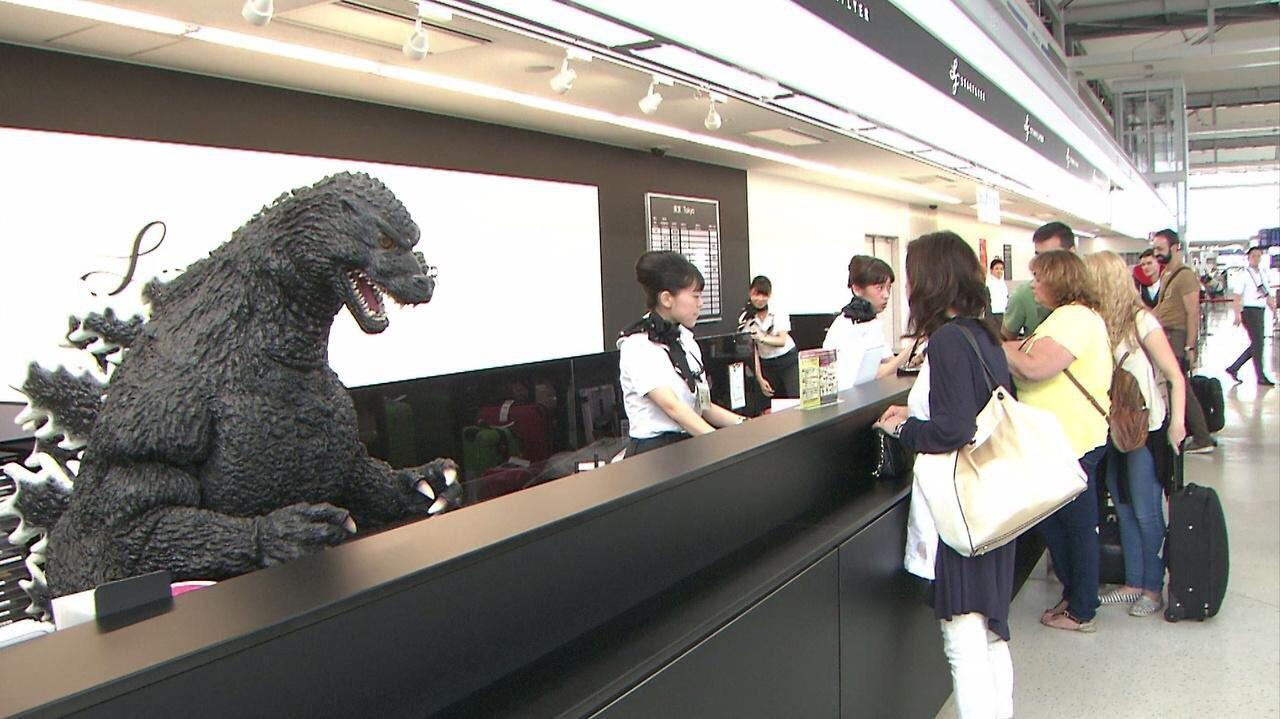 A Sexy Airplane Worker | Scrolller