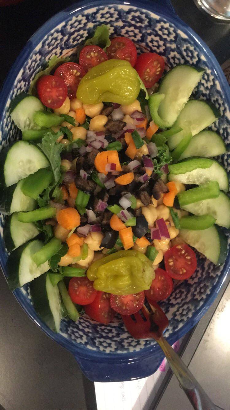 A simple garden salad | Scrolller