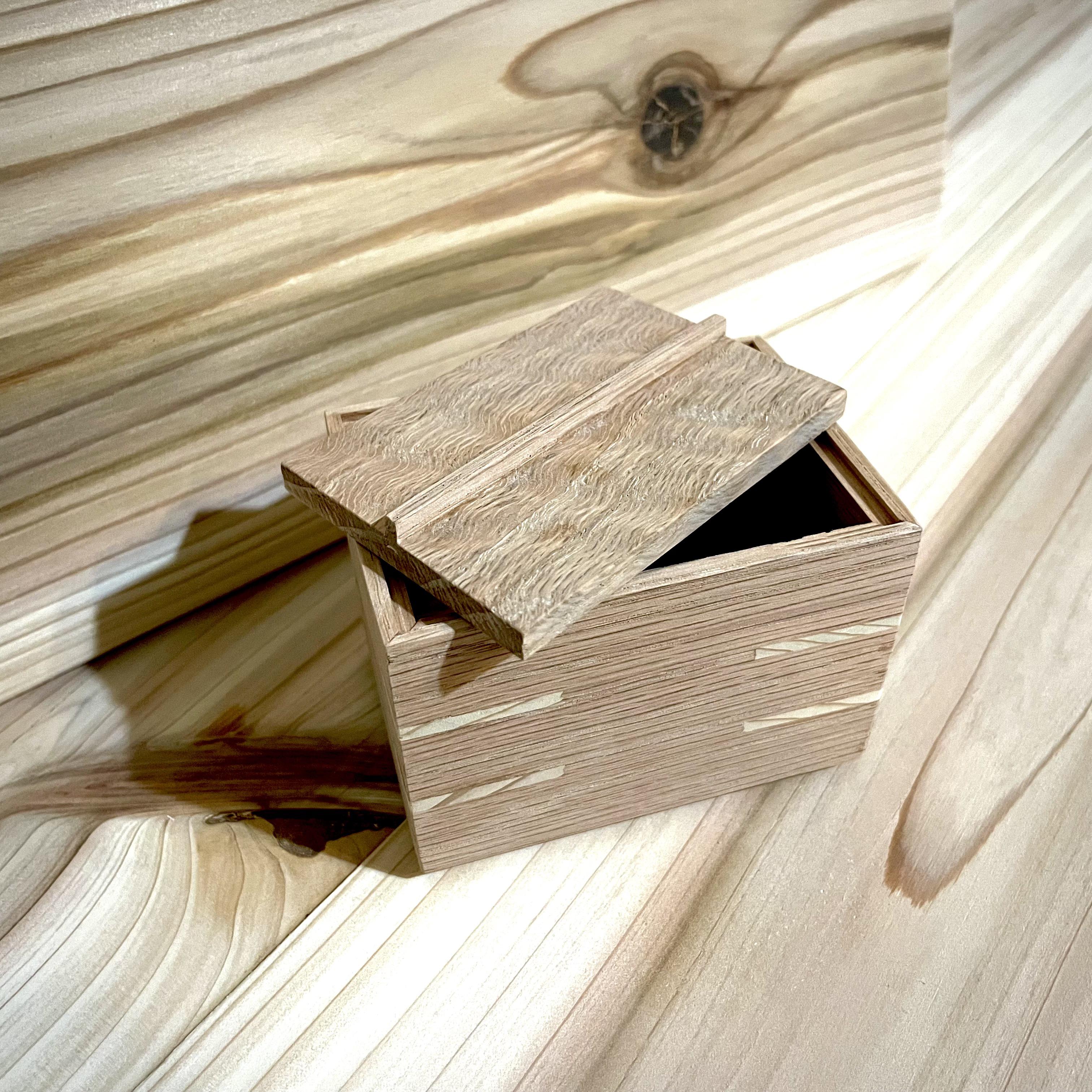 A small red oak box with cedar splines. A fun fine woodworking project. :) | Scrolller