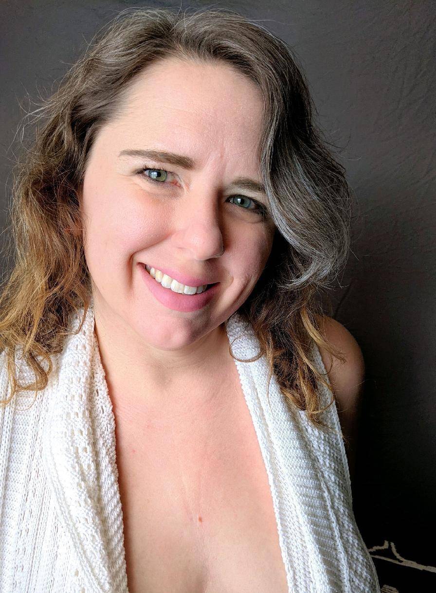 A smile never goes out of style. [F] 31 | Scrolller