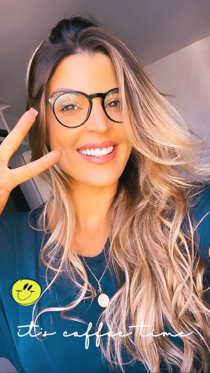 A stunning lady | Scrolller