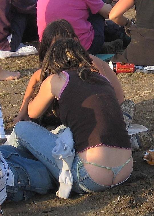 A typical 2000s girl showing her g-string whaletail and her buttcrack | Scrolller