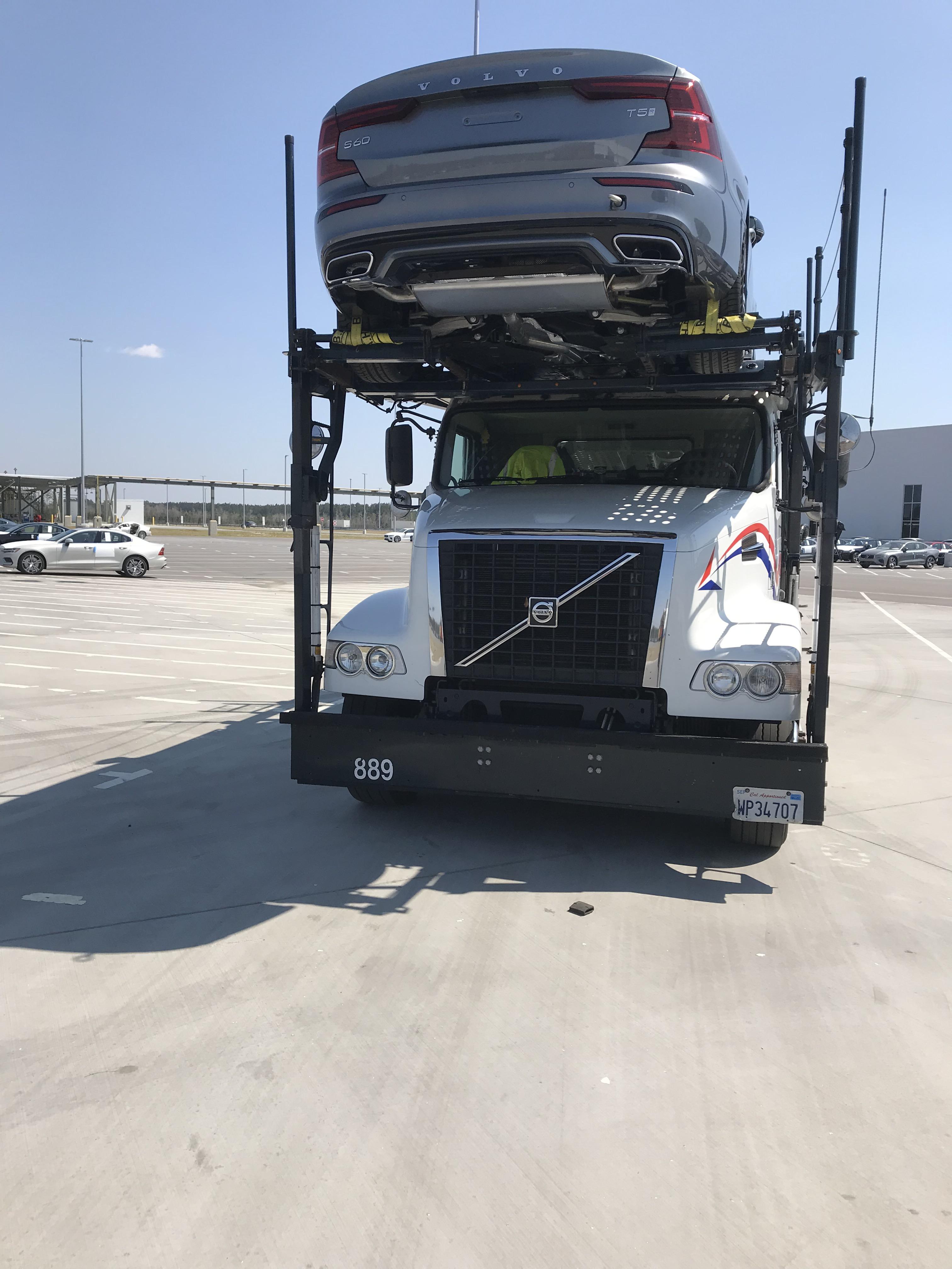 A Volvo carrying Volvo’s | Scrolller