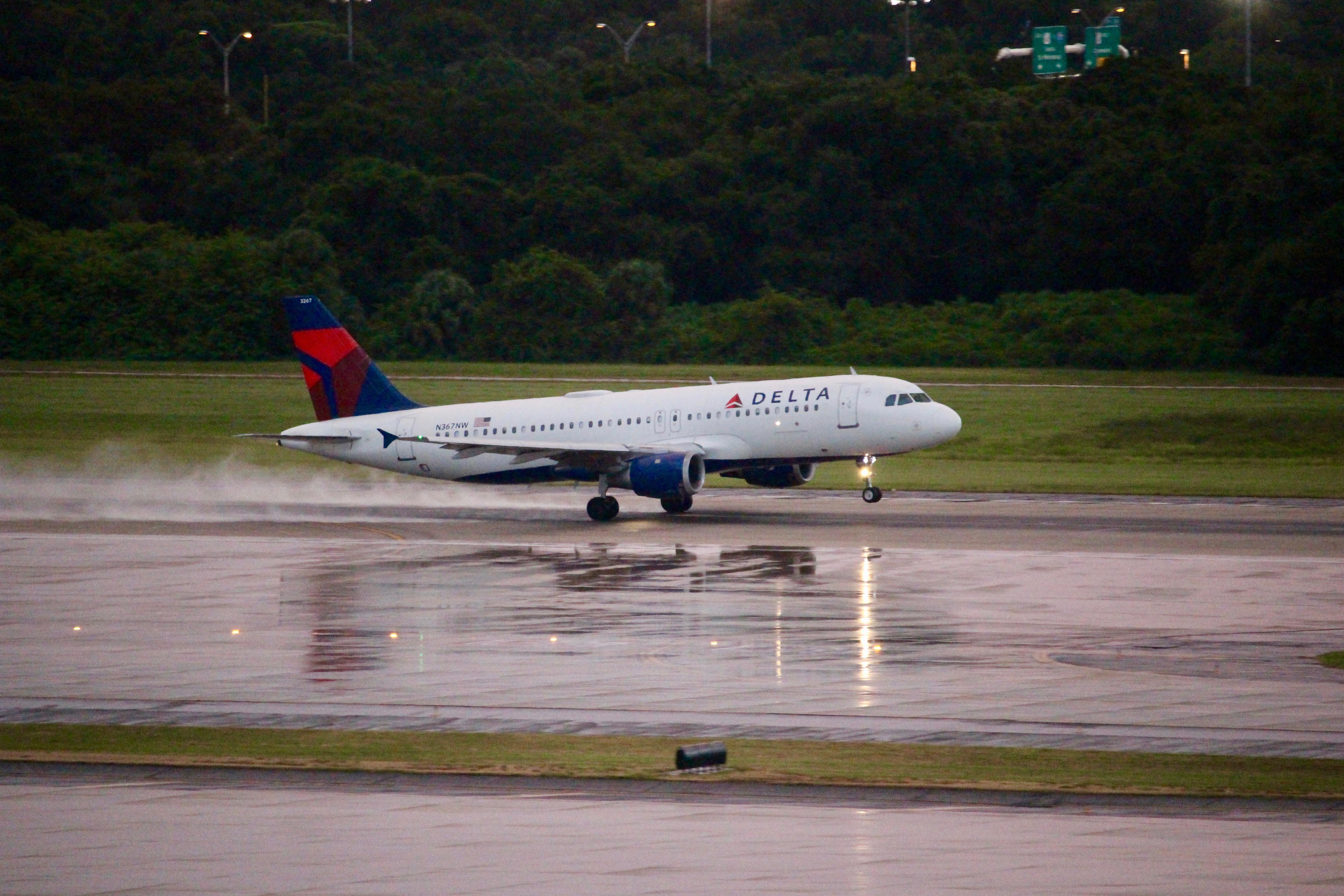 A320 Taking Off From Wet Runway | Scrolller