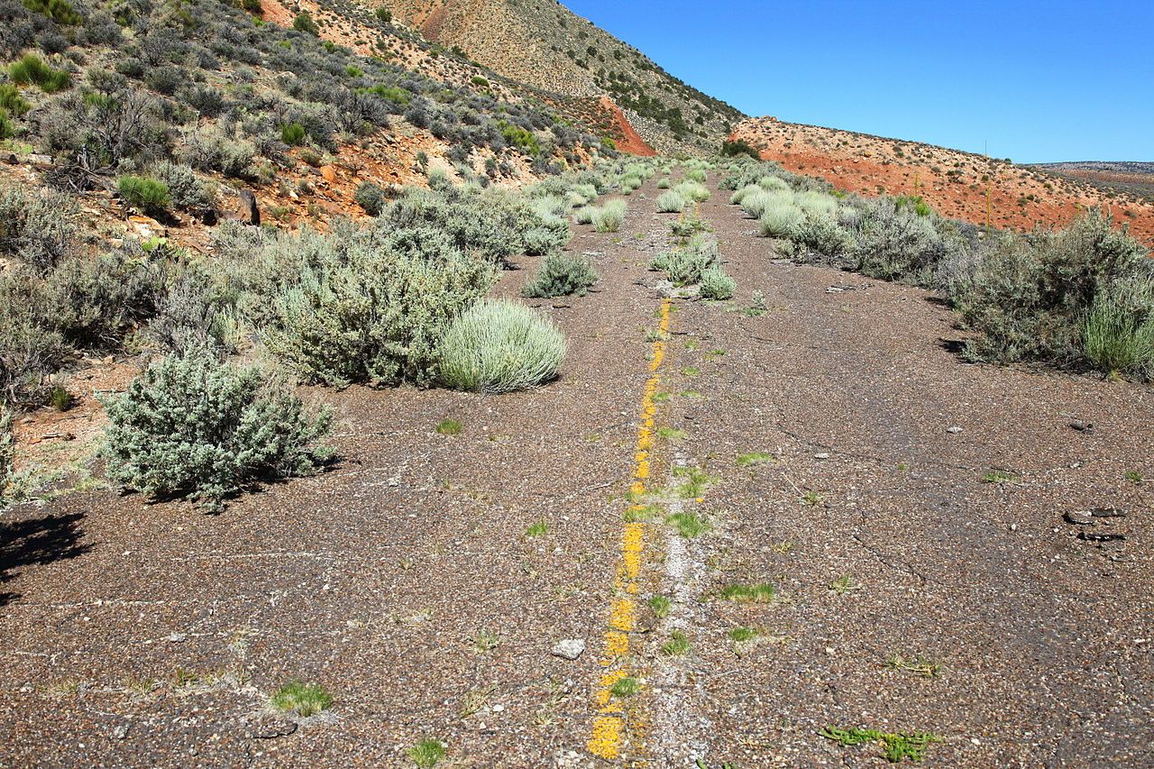 Abandoned road in Arizona | Scrolller