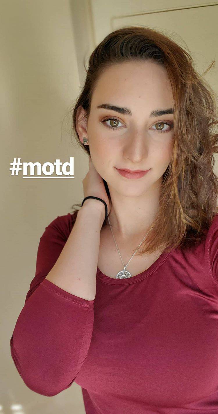 Abigail Shapiro Looking Busty And Beautiful Scrolller