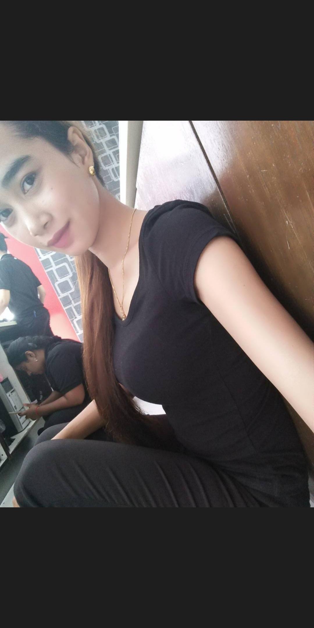 Ada gambar dia tak? | Scrolller