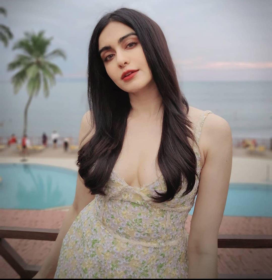 Adah Sharma looks drunk af | Scrolller