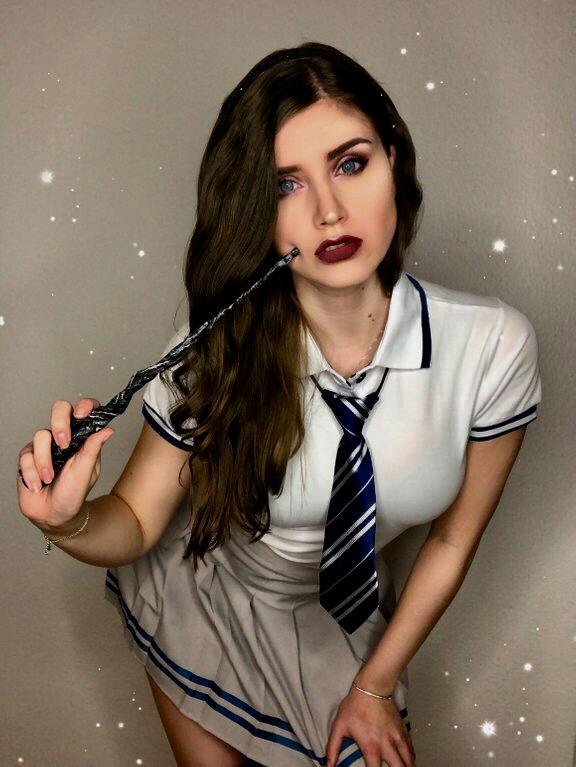 Adeline Frost | Scrolller