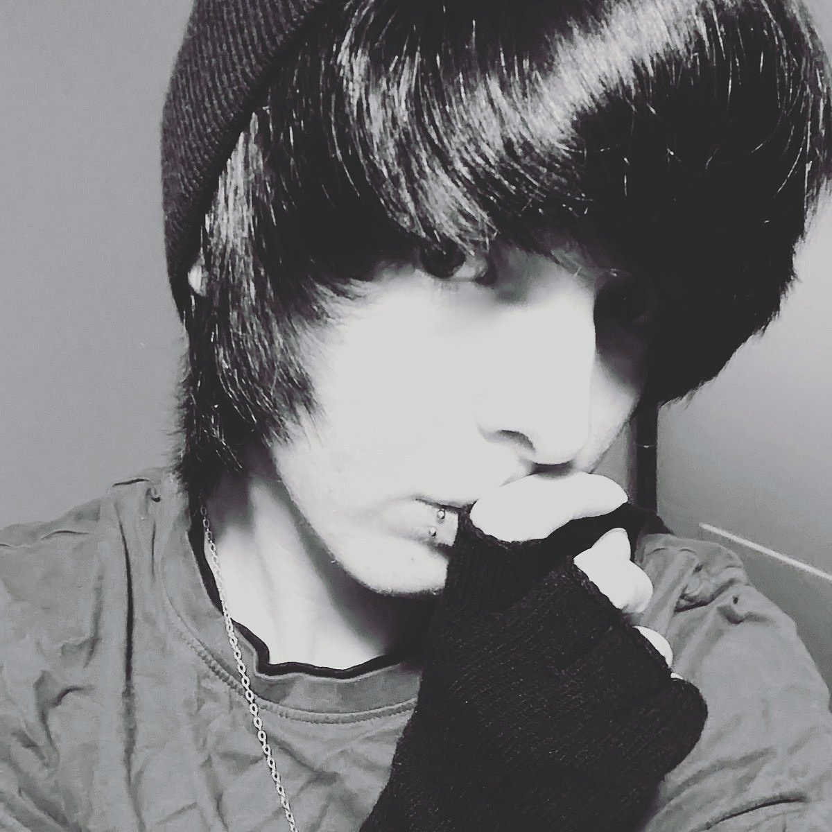 Adorable emo boy with gloves | Scrolller