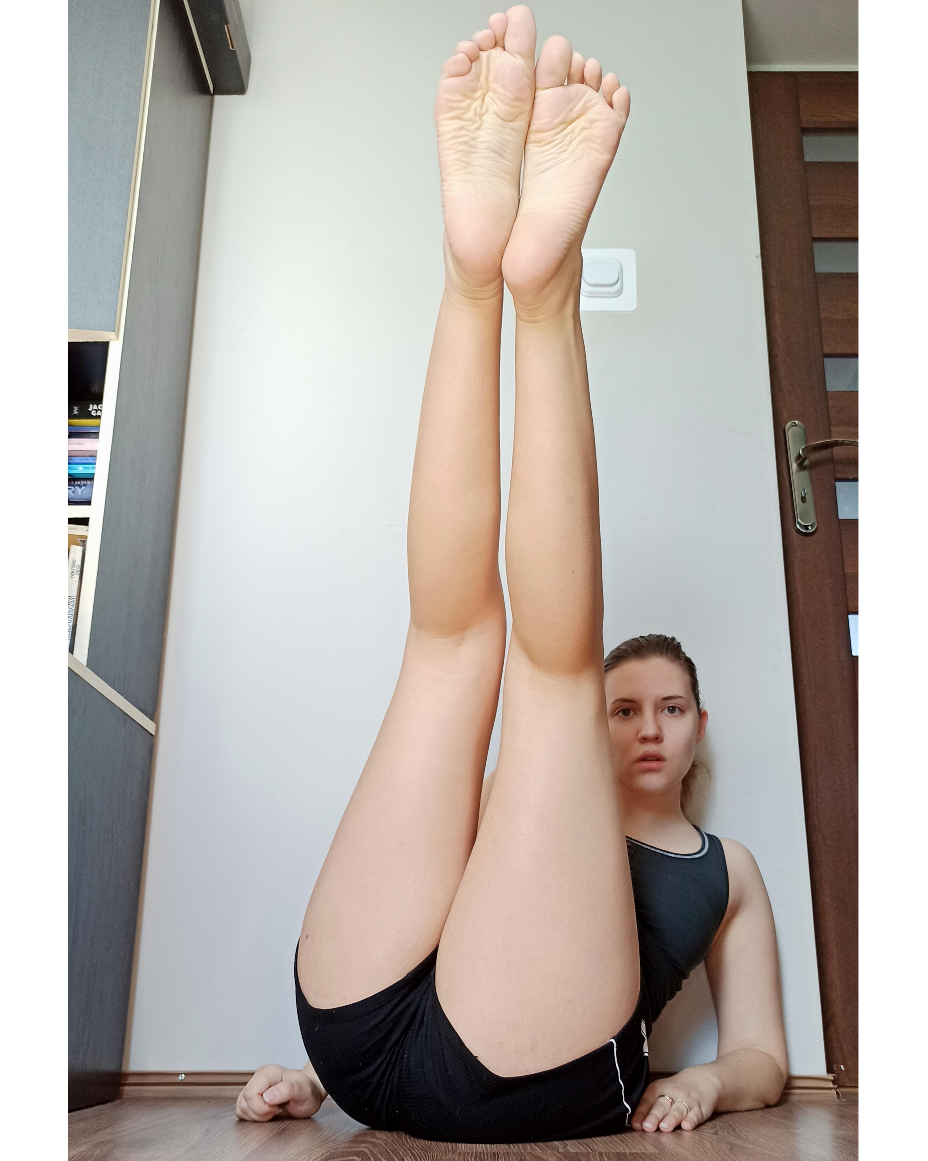 I keep standards and feet high | Scrolller