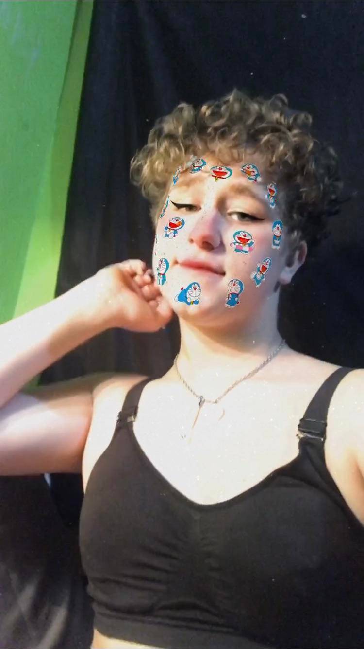 Ahh am hore knee | Scrolller