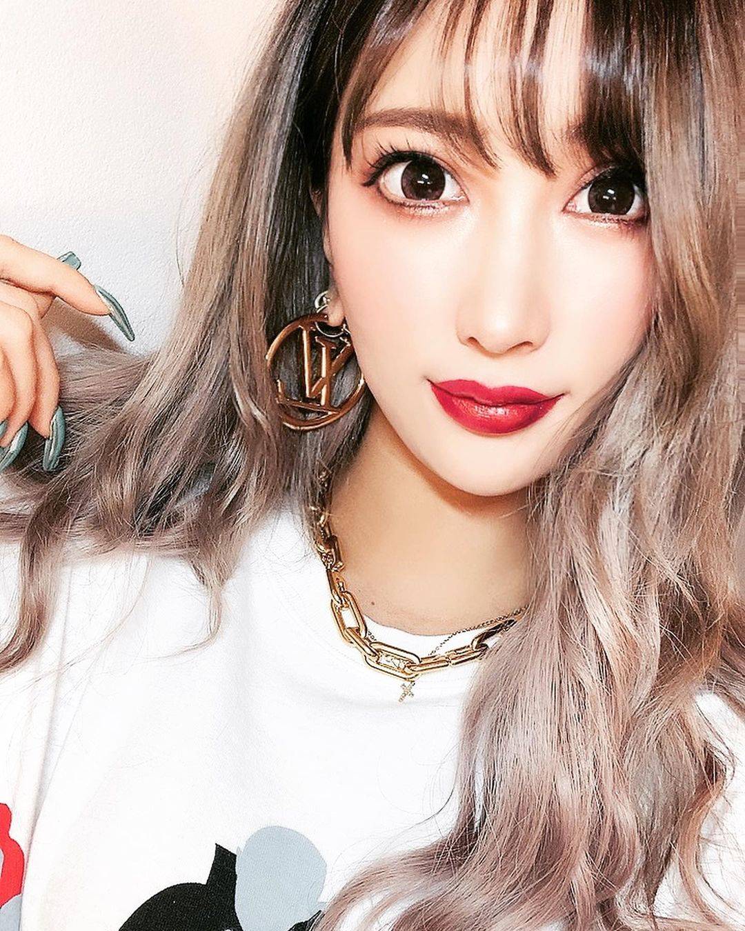 Aika 👧🏼 Scrolller