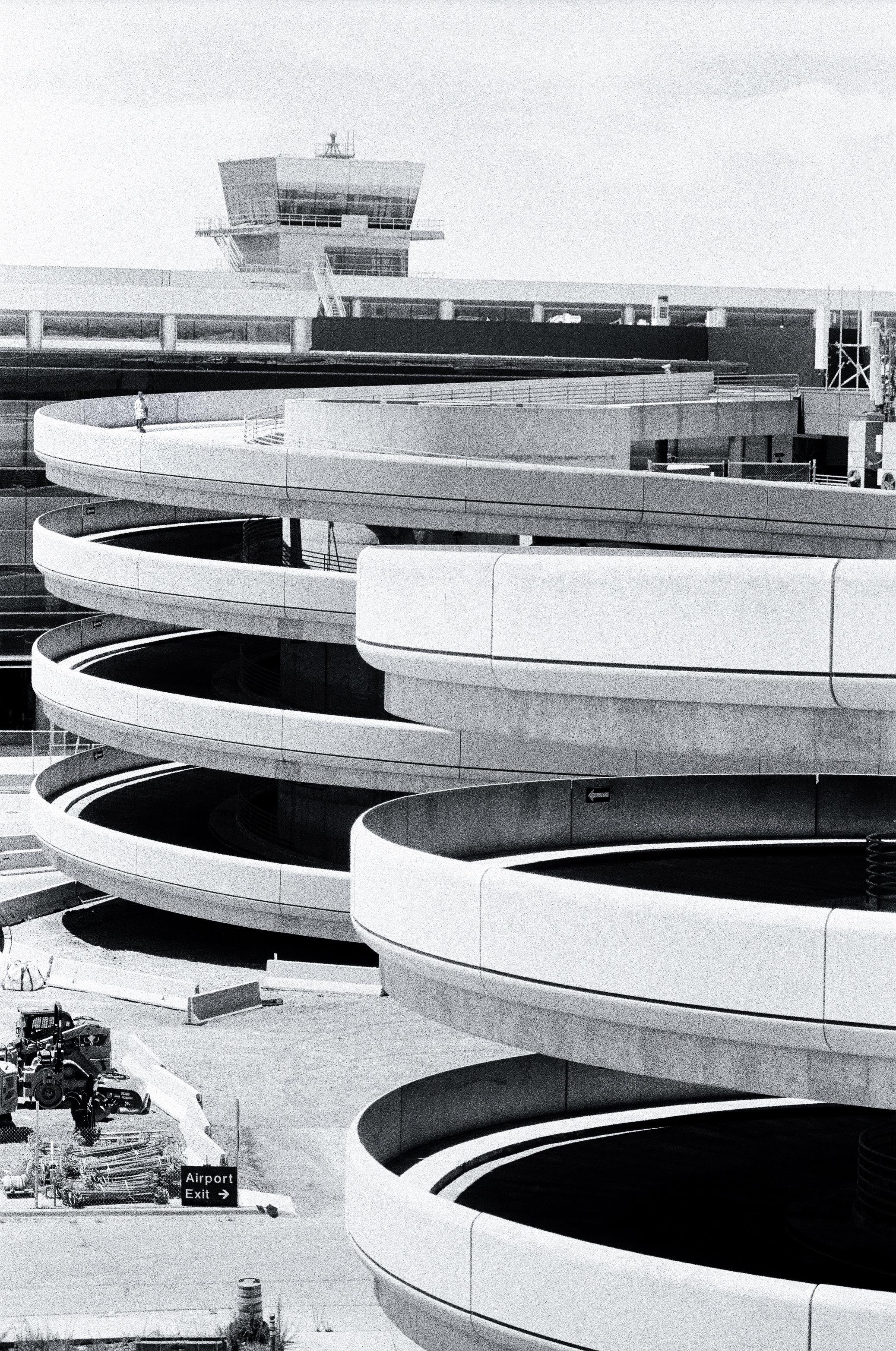 Airport parking skate | Nikon n8008 | 80-200mm | Ilford HP5 400 | Scrolller
