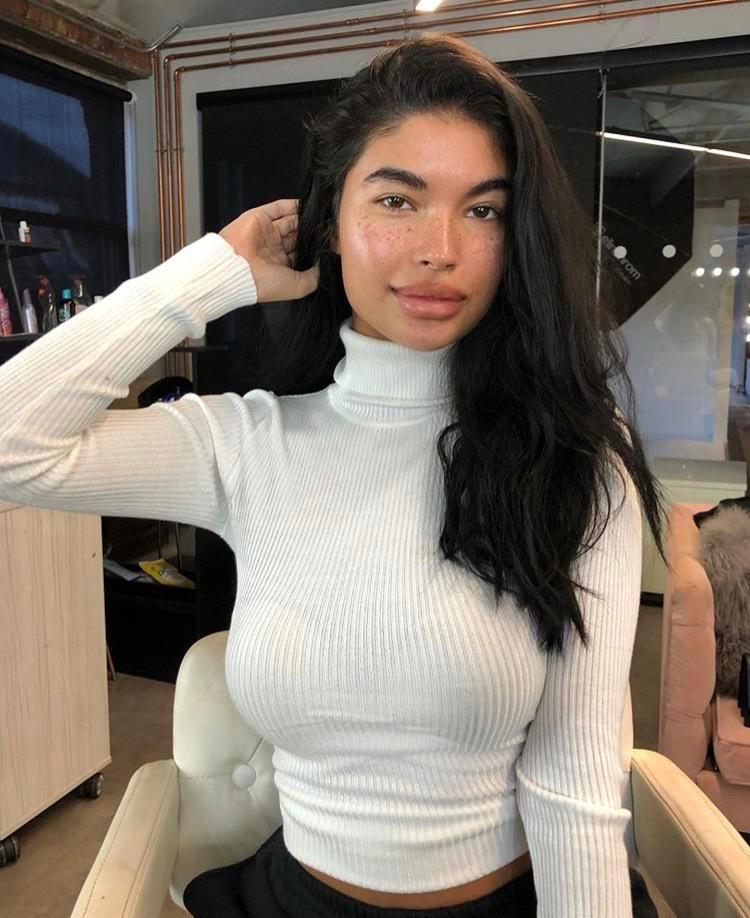 @aishapotter | Scrolller