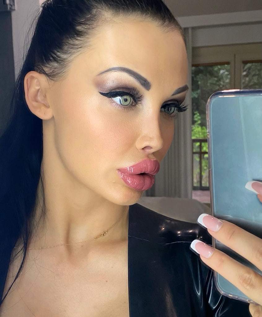 ALETTA: When a simple Selfie can have extraordinary beauty | Scrolller