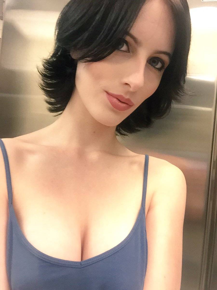 Alex Harper | Scrolller