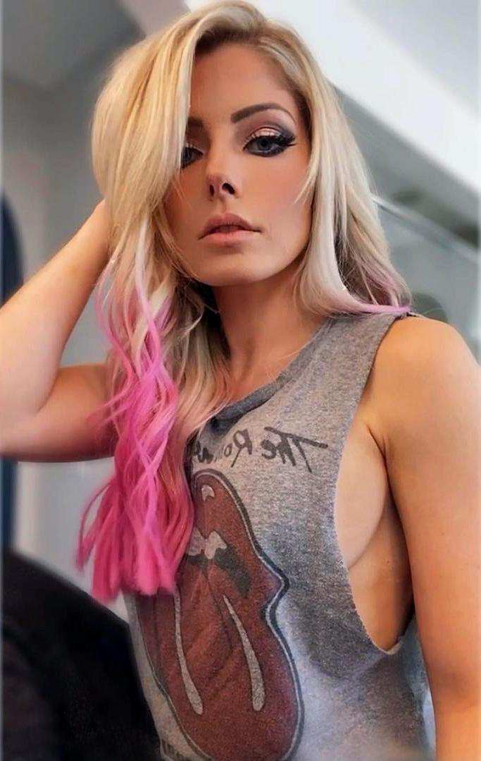 Alexa bliss side boob but filter removed | Scrolller