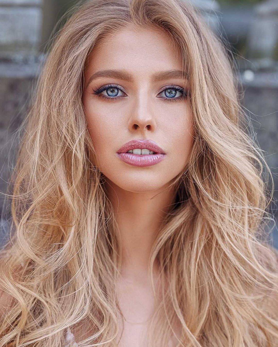 Alexa Breit | Scrolller