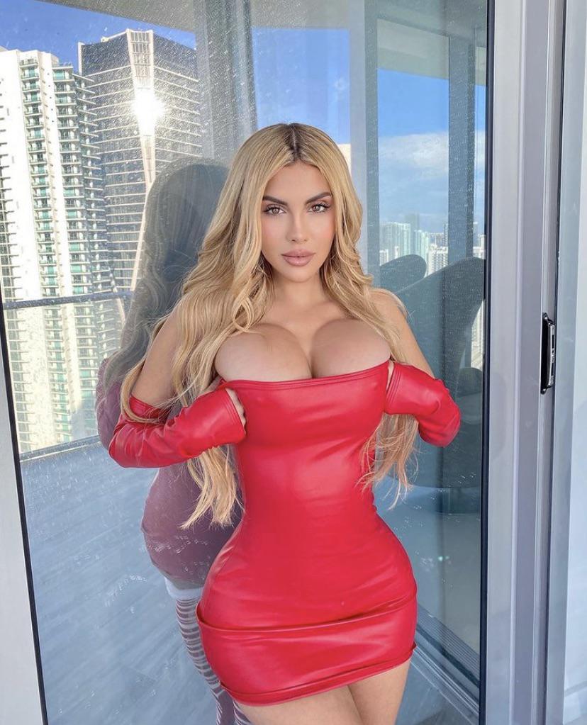 Alexa Dellanos | Scrolller