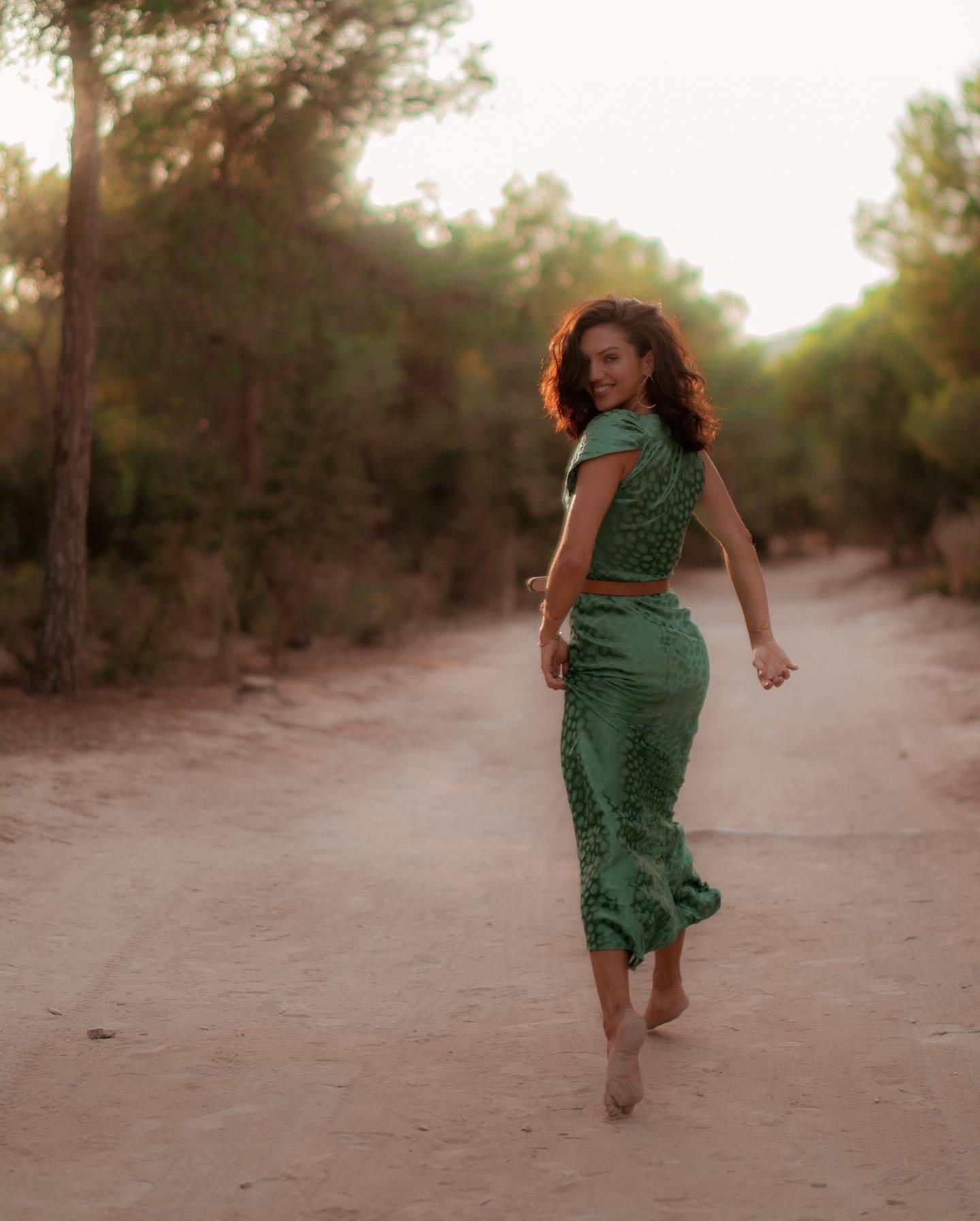 Alexandra Cane | Scrolller