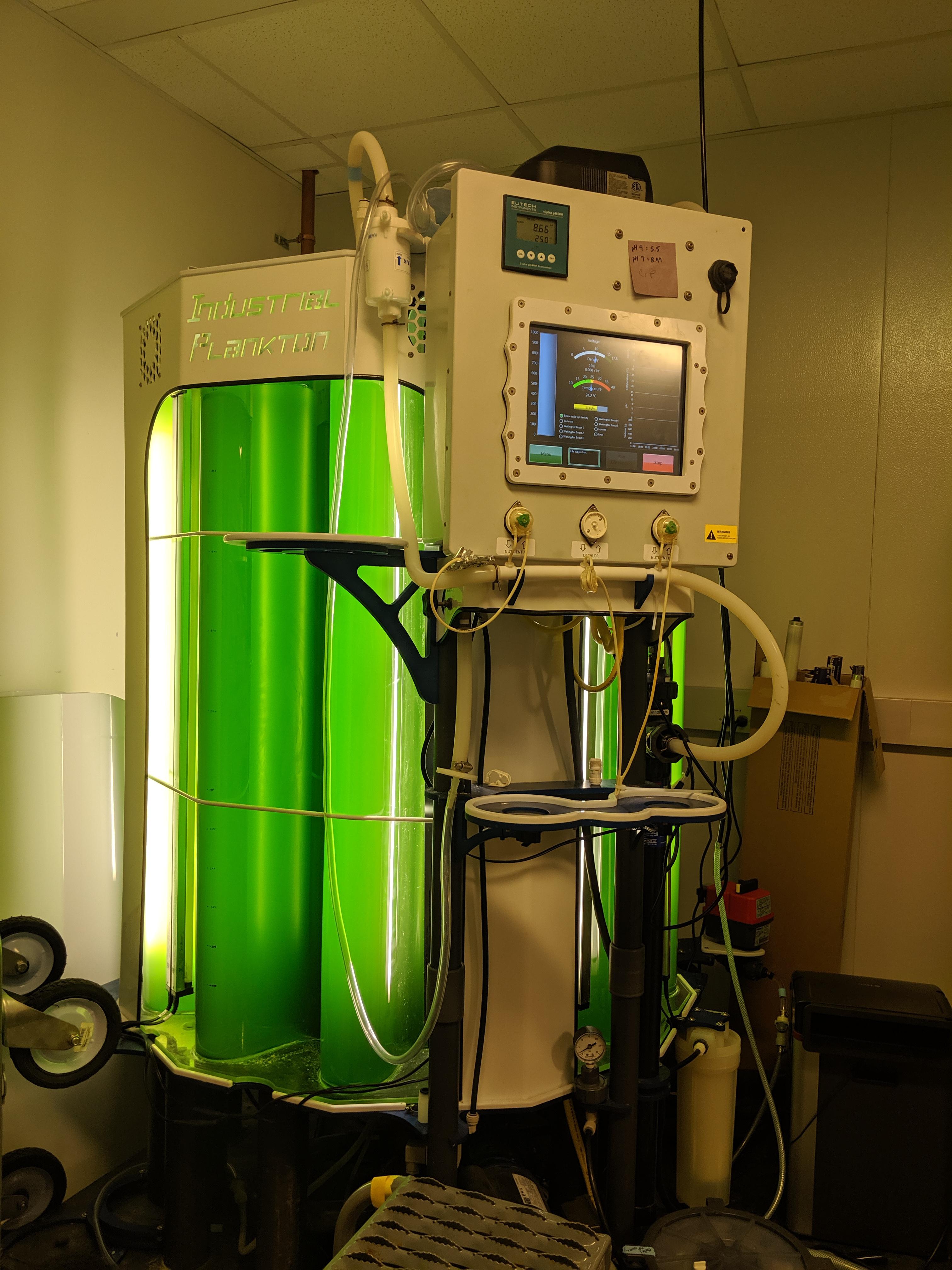 Algae bioreactor | Scrolller