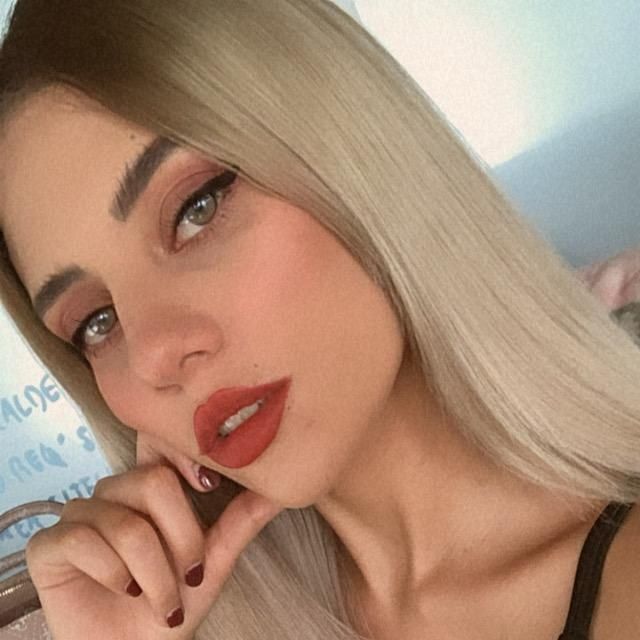 Alguien tiene algo de fern dello? | Scrolller