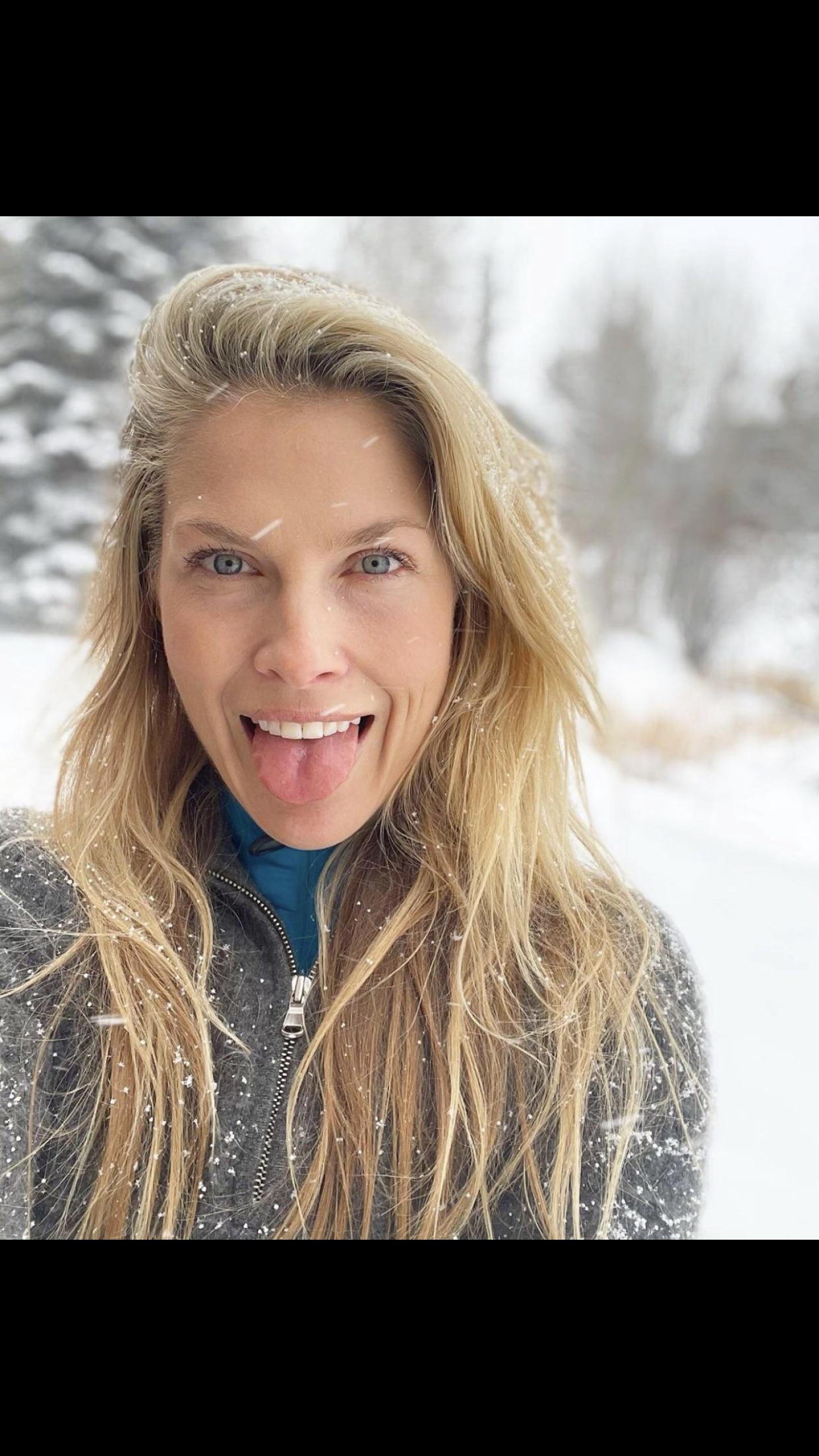 Ali Larter shows you where to aim | Scrolller