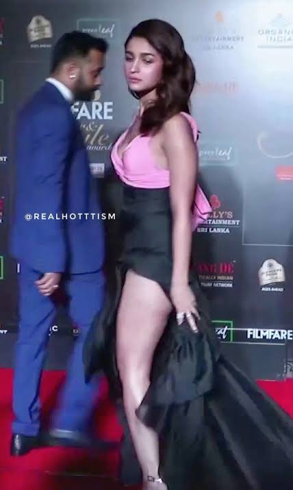 Alia Bhatt, nothing better than a petite body with thicc legs! | Scrolller