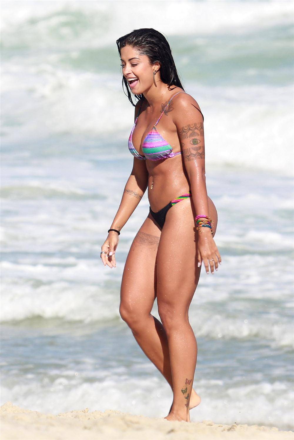 Aline Riscado | Scrolller