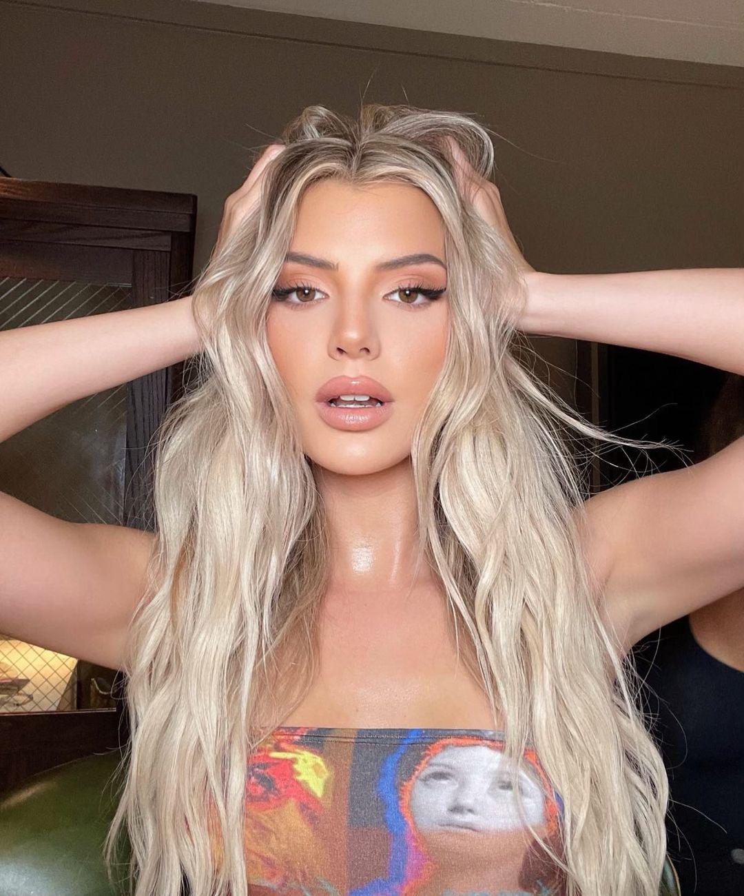 Alissa violet | Scrolller