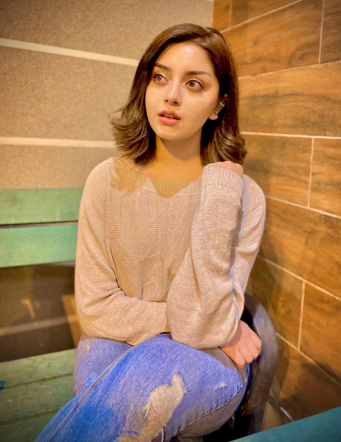 Alizeh Shah's thick thighs and her soft mouth make my cock twitch 💦 | Scrolller