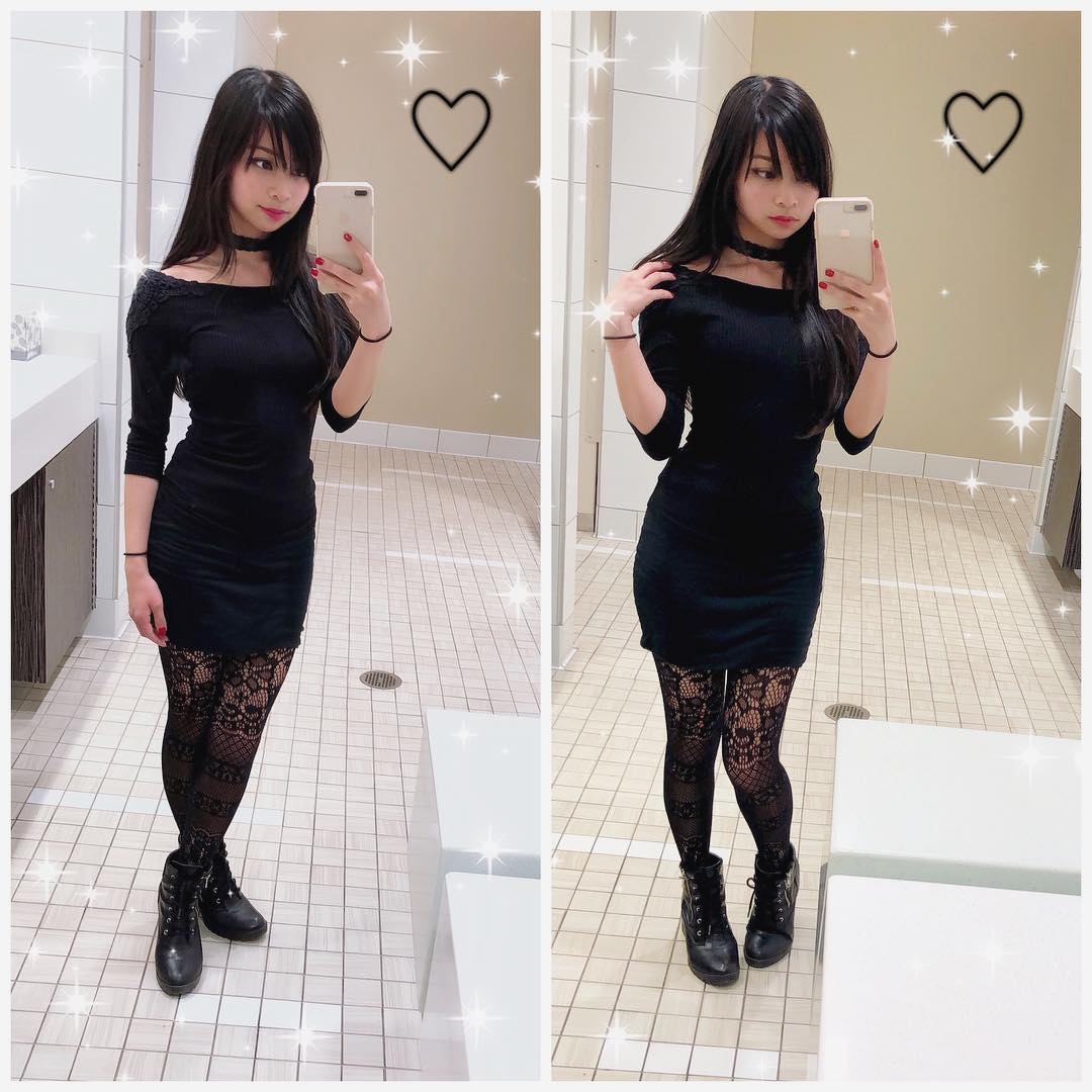 All black | Scrolller