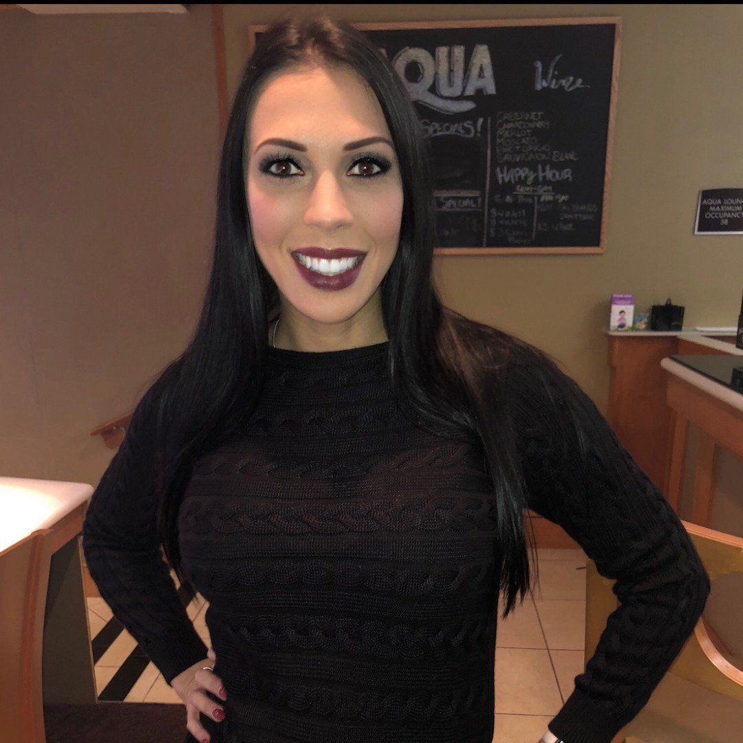 All black | Scrolller