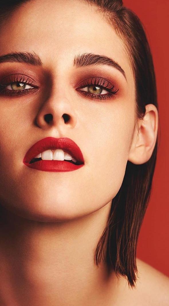 All hail the Vampire Queen! | Scrolller