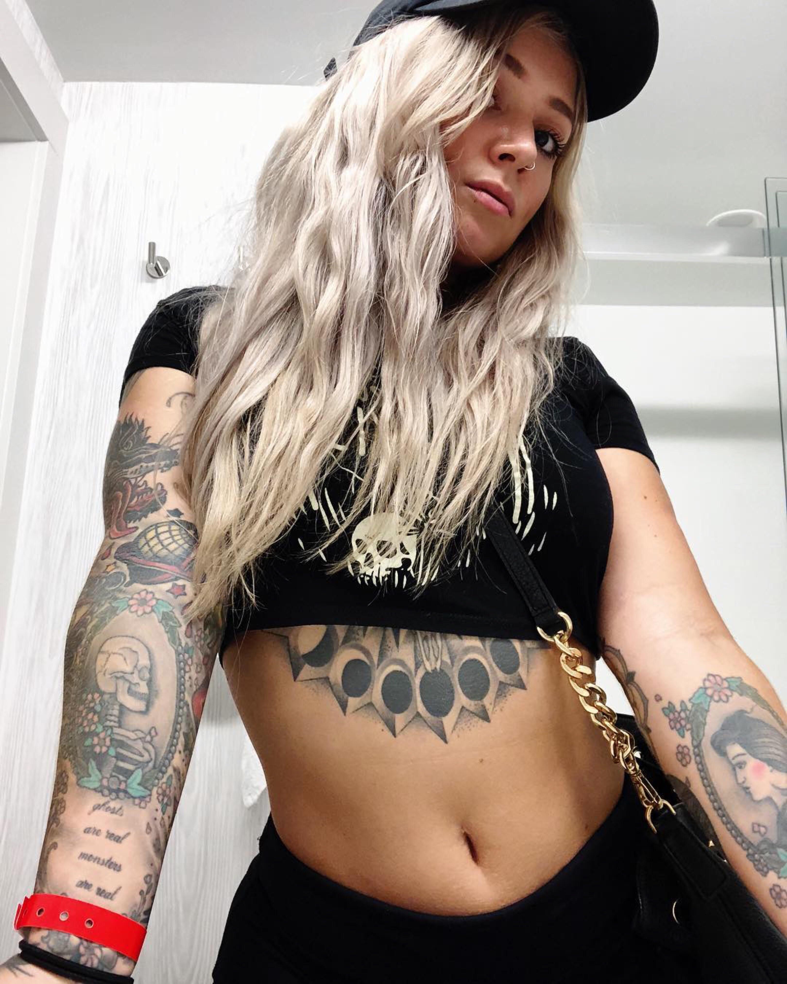 Allie Jade aka Vayda (@spaceinvayda) | Scrolller