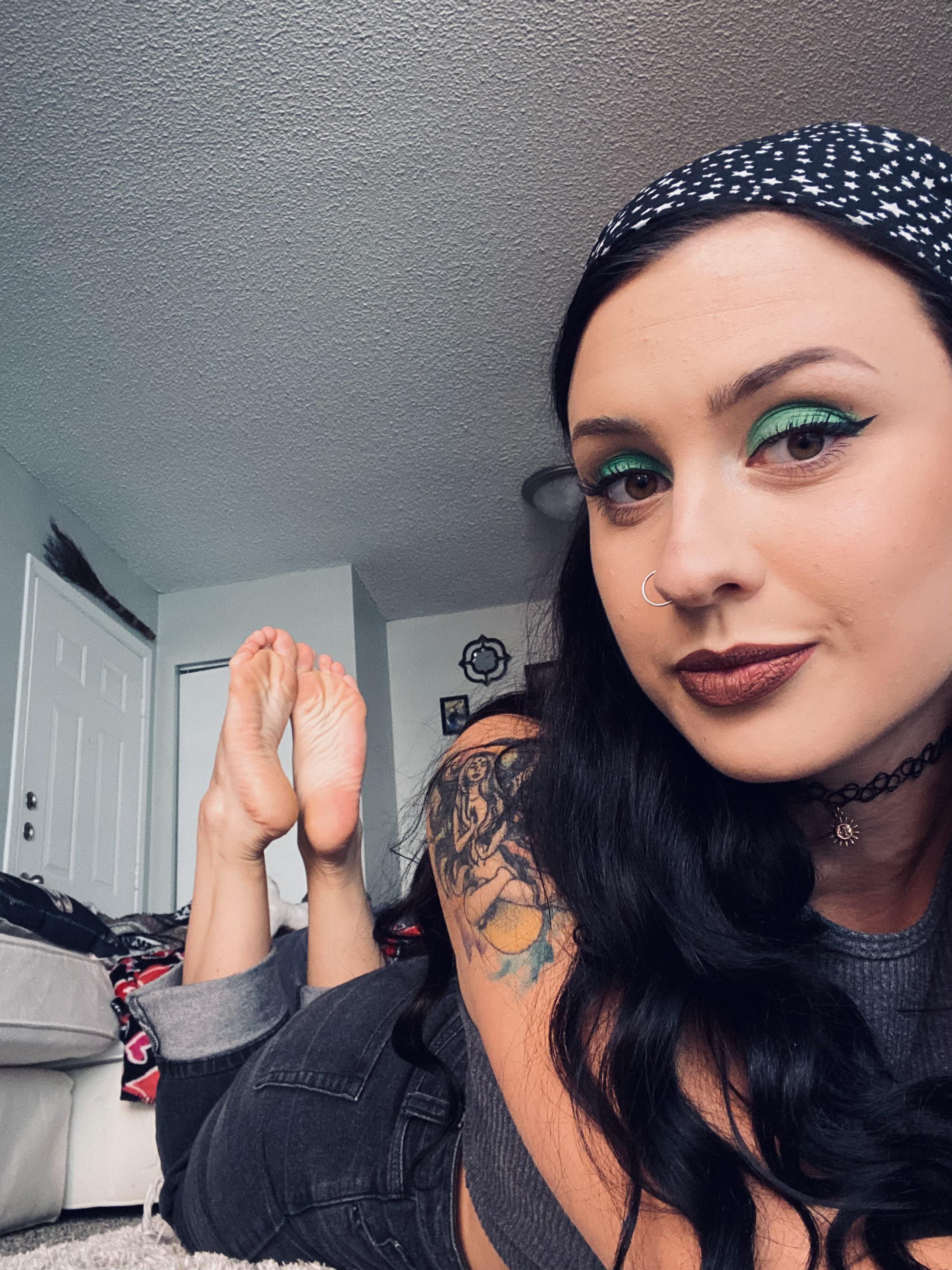 Alt stoner girls am I right? 😍 | Scrolller