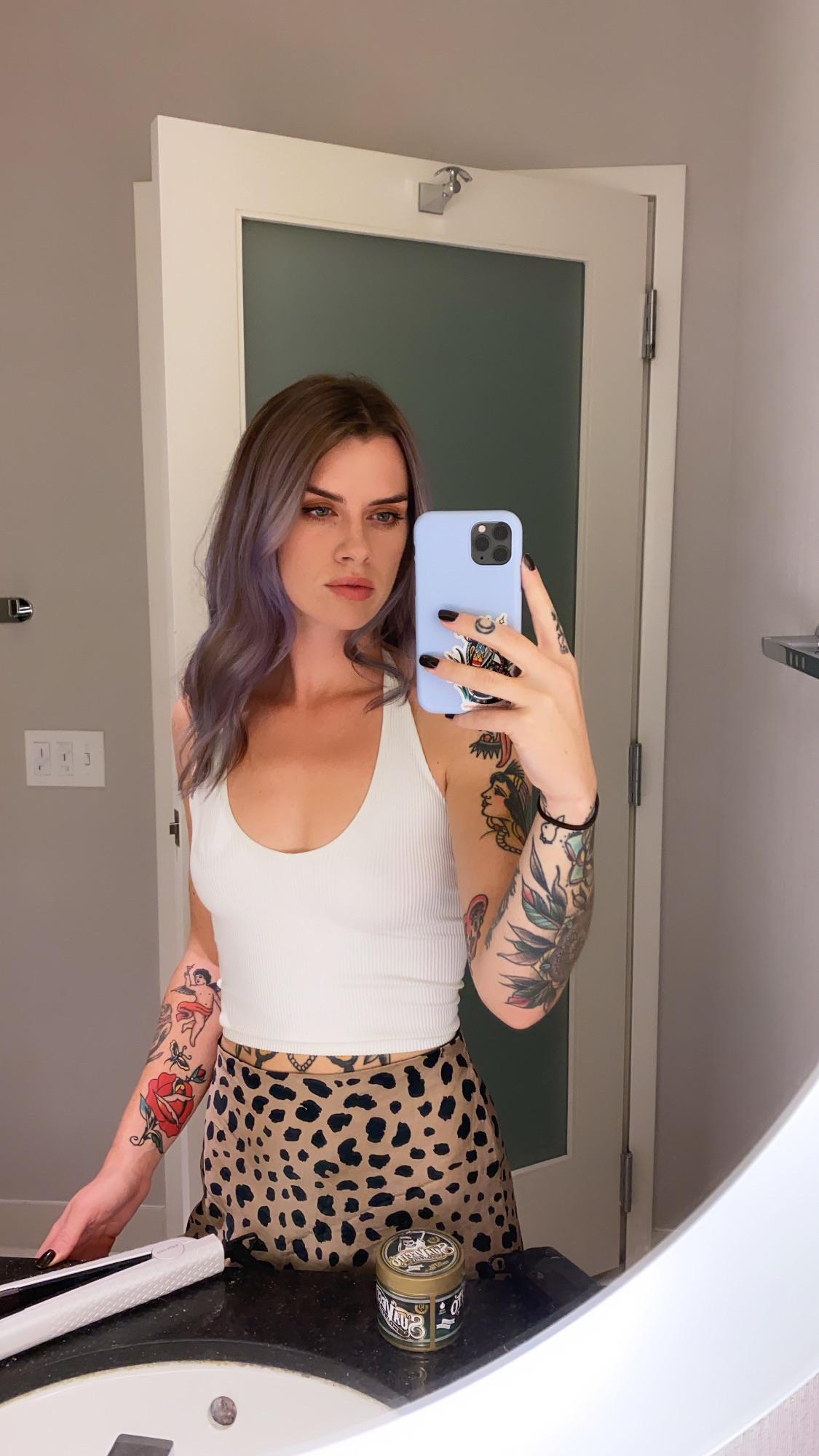 Am I hot? 29F 🍒 | Scrolller